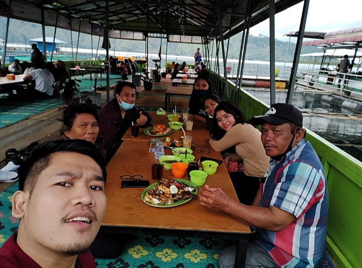 Sensasi Bersantap di Resto Apung Tipang Mas