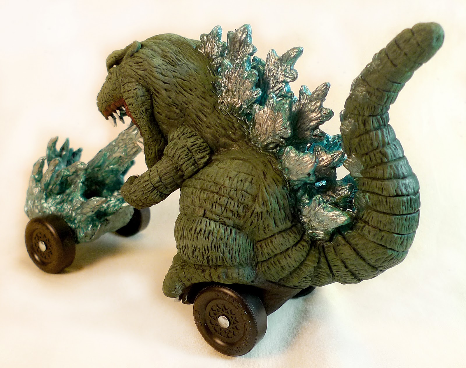 LUDstuff!: SCULPTURE: "Godzilla Car"