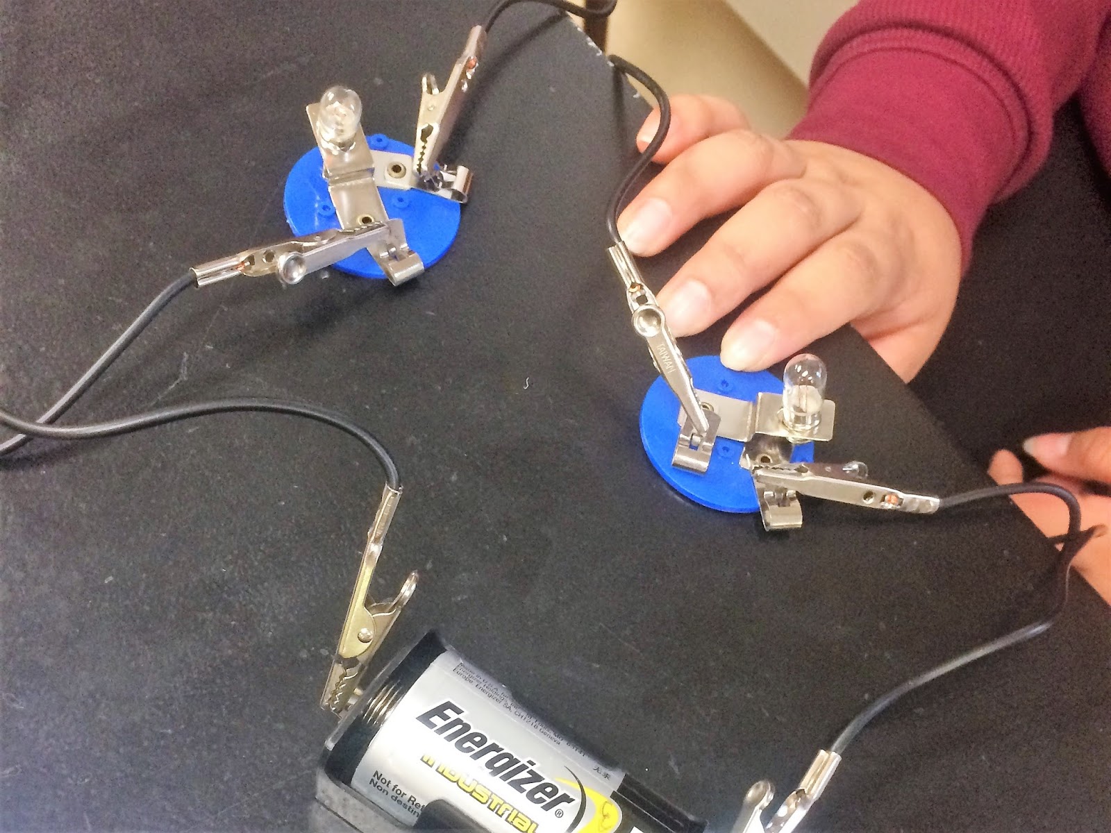 Physics Lab - a Good Place to Do Physics: Hands on Electricity