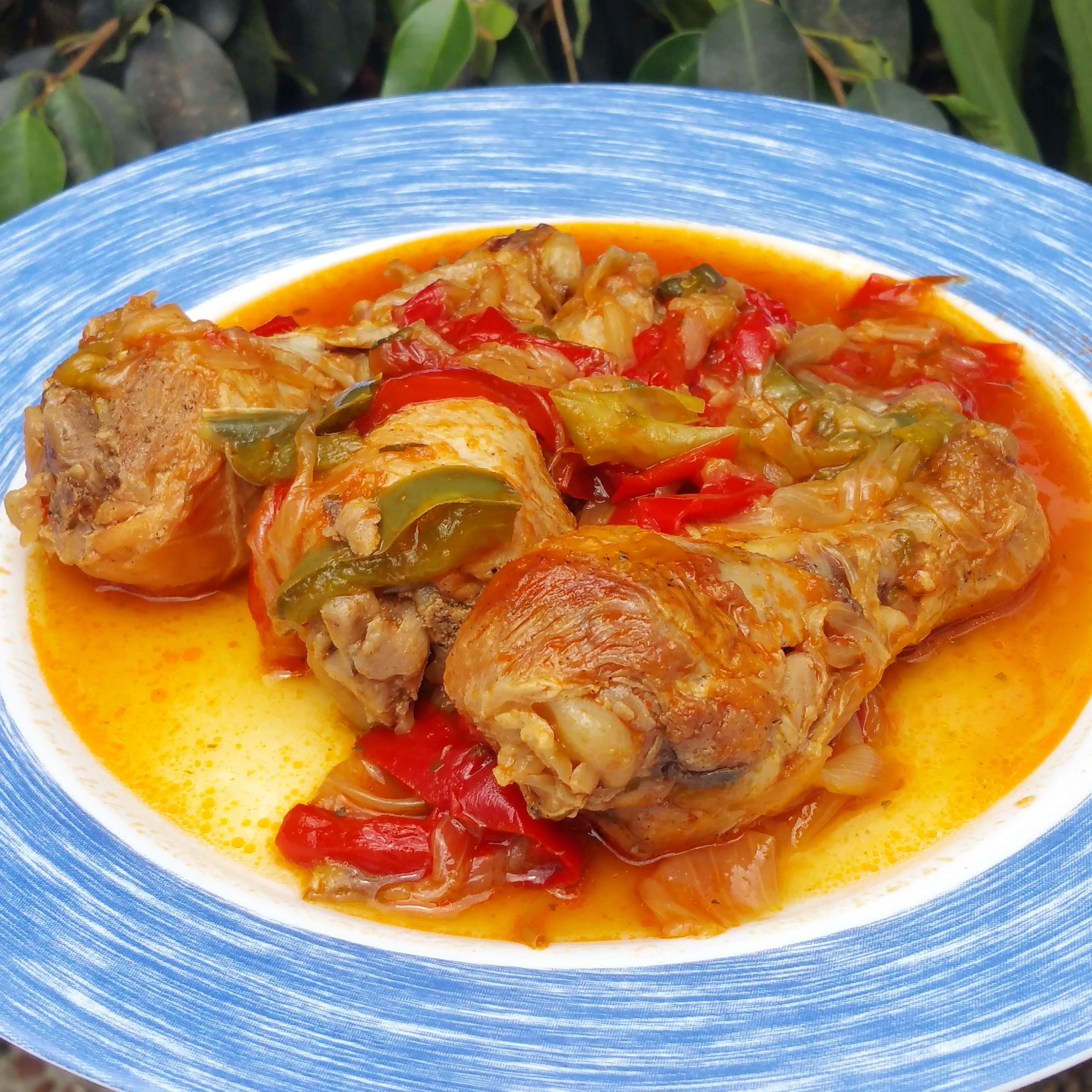 Luzmary y sus recetas caseras: POLLO CON PIMIENTOS Y CEBOLLA ( GM )