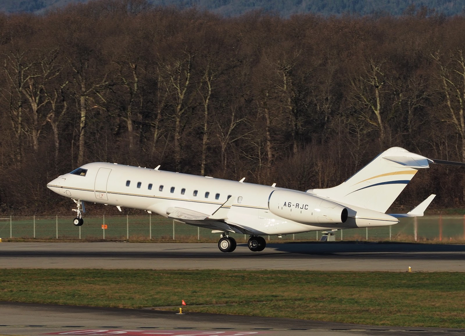 FLUGZEUGE Privatjets etc: A6-RJC Bombardier BD-700-1A11 Global 5000 ...