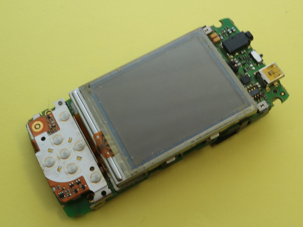 BugWorkShop - 甲蟲工作室: Motorola （摩托羅拉）E680i Linux 智能手機（Smart Phone）PCB模組 - 拆解（三）