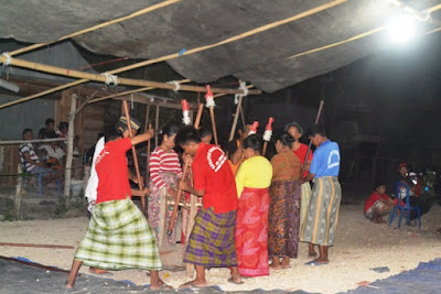 PULAUNESIA: Mappadendang Tradisi Yang Hampir Punah