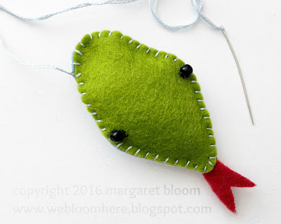 we bloom here: tutorial :: a scrappy snake