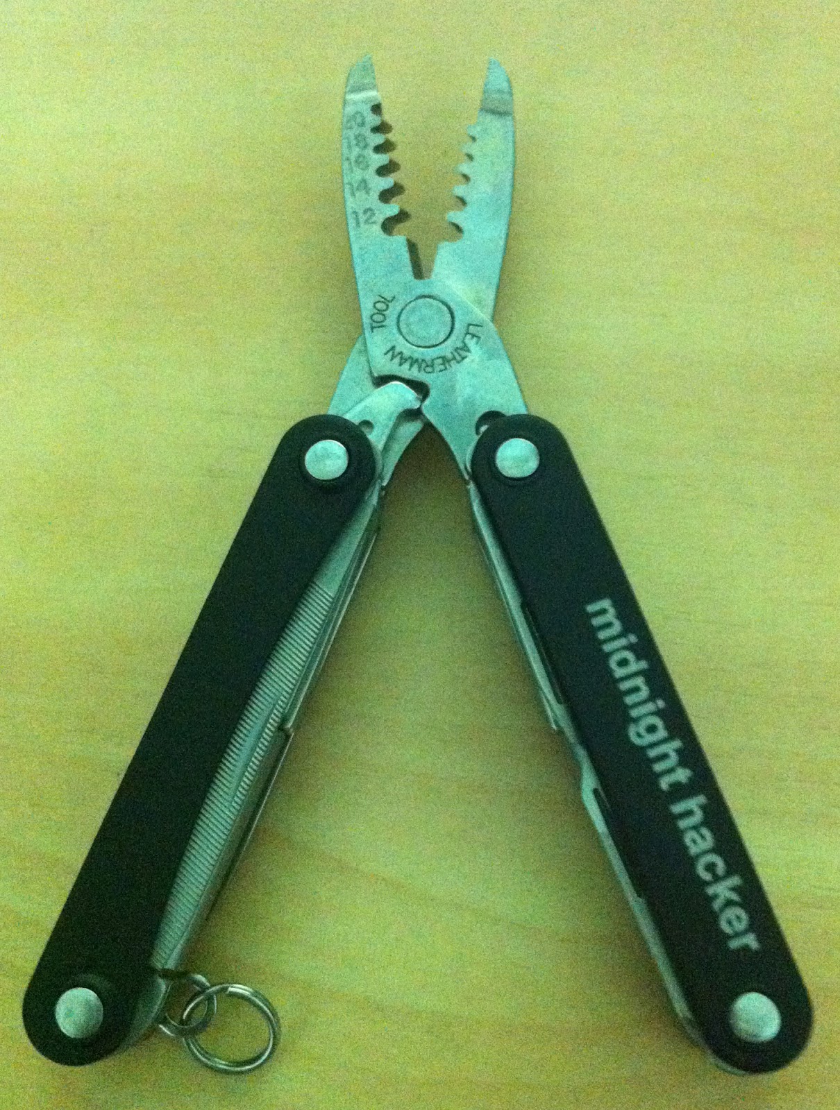 葉難: 電工用迷你工具鉗Midnight Hacker（開箱文）