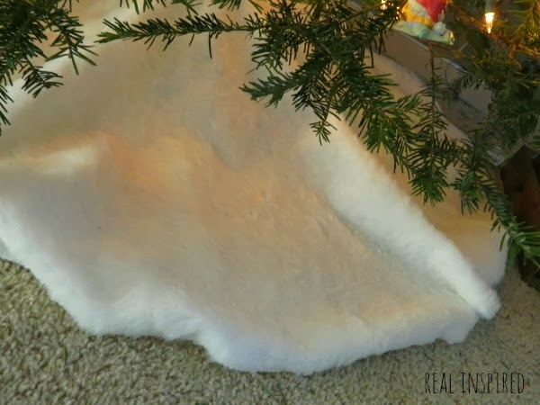 Real Inspired: DIY Furry Christmas Tree Skirt