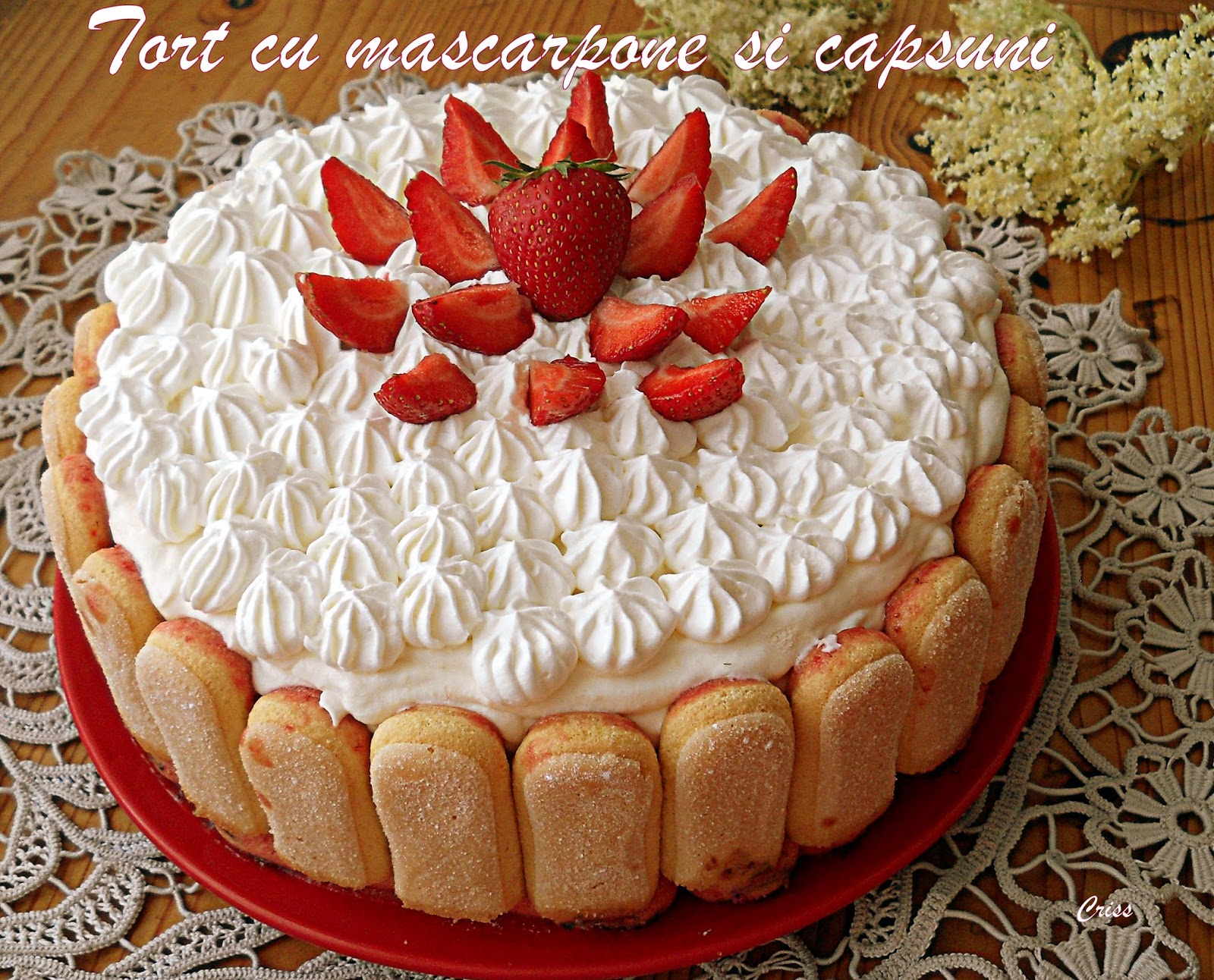 Arome si culori : Tort cu mascarpone si capsuni
