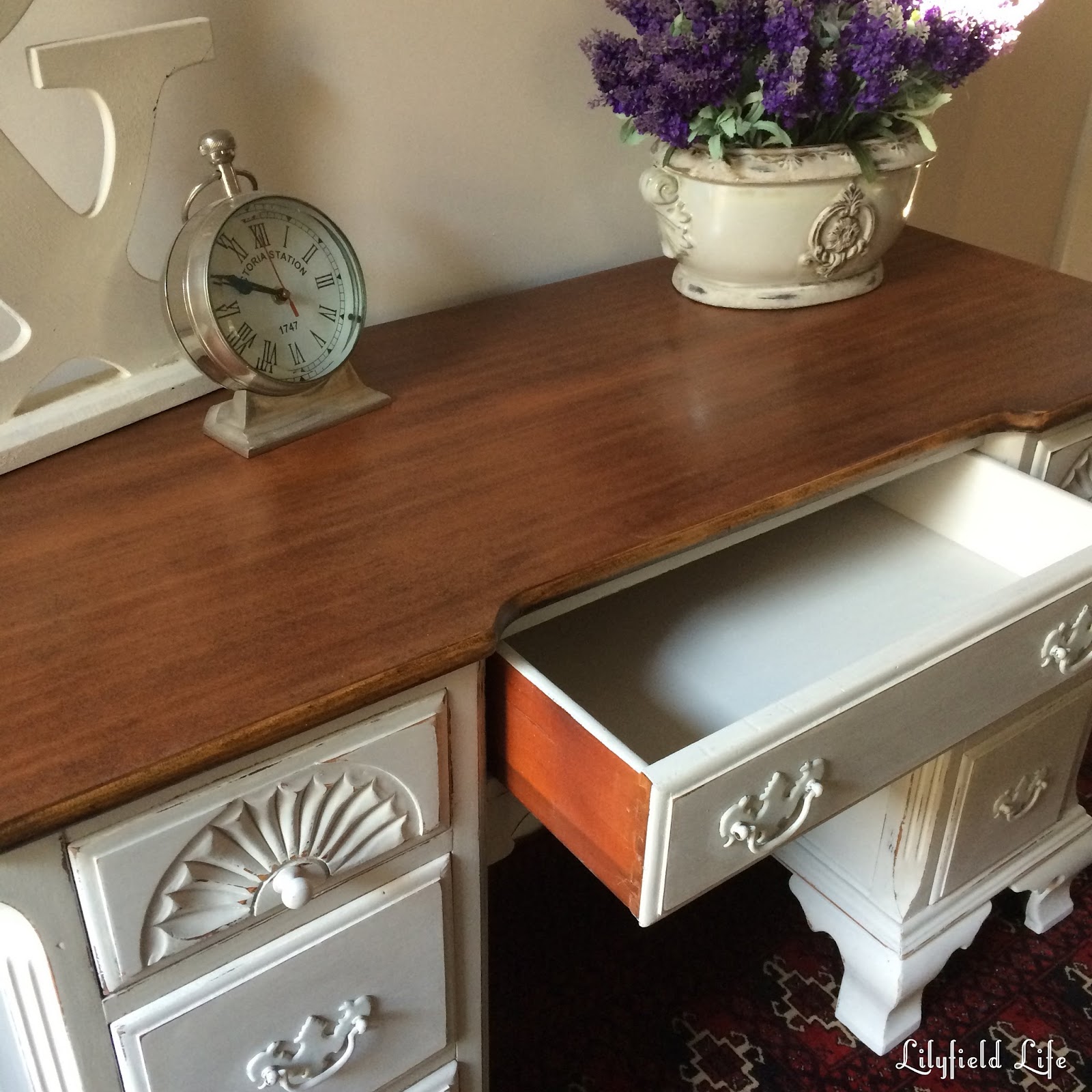 Lilyfield Life: A pretty vintage desk