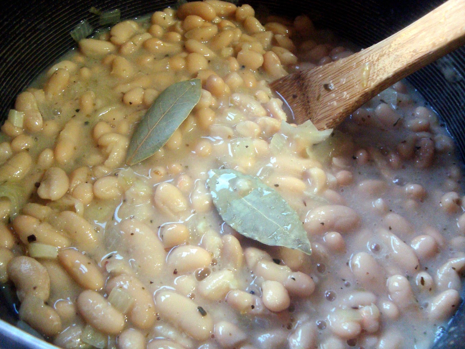 A Couple in the Kitchen: Meatless Monday: White Beans Provençal