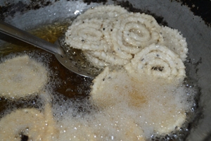 Vaniensamayalarai: Magilampoo Murukku