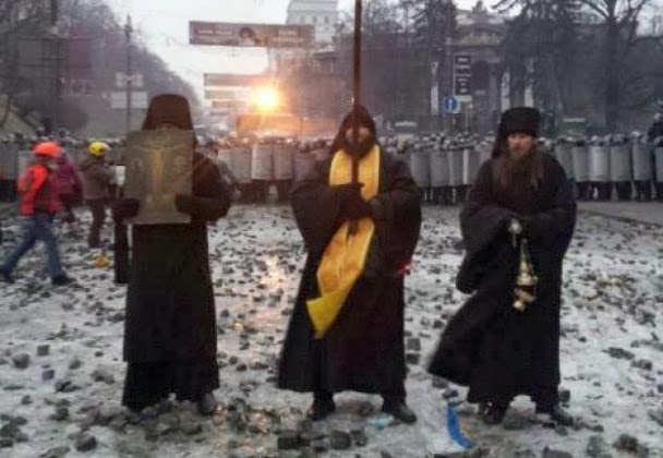 ΣΥΓΚΛΟΝΙΣΤΙΚΕΣ ΕΙΚΟΝΕΣ ΑΠΟ ΤΟ ΚΙΕΒΟ... ΟΡΘΟΔΟΞΟΙ ΚΛΗΡΙΚΟΙ ΜΠΗΚΑΝ ΜΕ ...