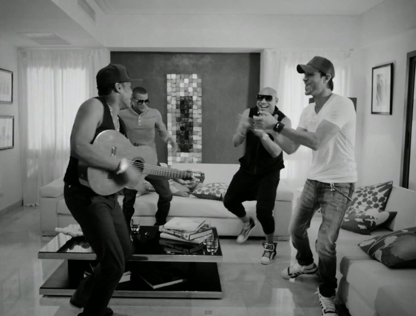 ¡Ya está aquí el nuevo y enérgico vídeo de "Bailando" con Enrique ...