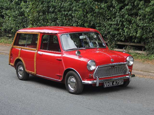 CLASSICS FOR SALE: 1961 AUSTIN MINI COUNTRYMAN - CLASSIC & SPORTSCAR CENTRE