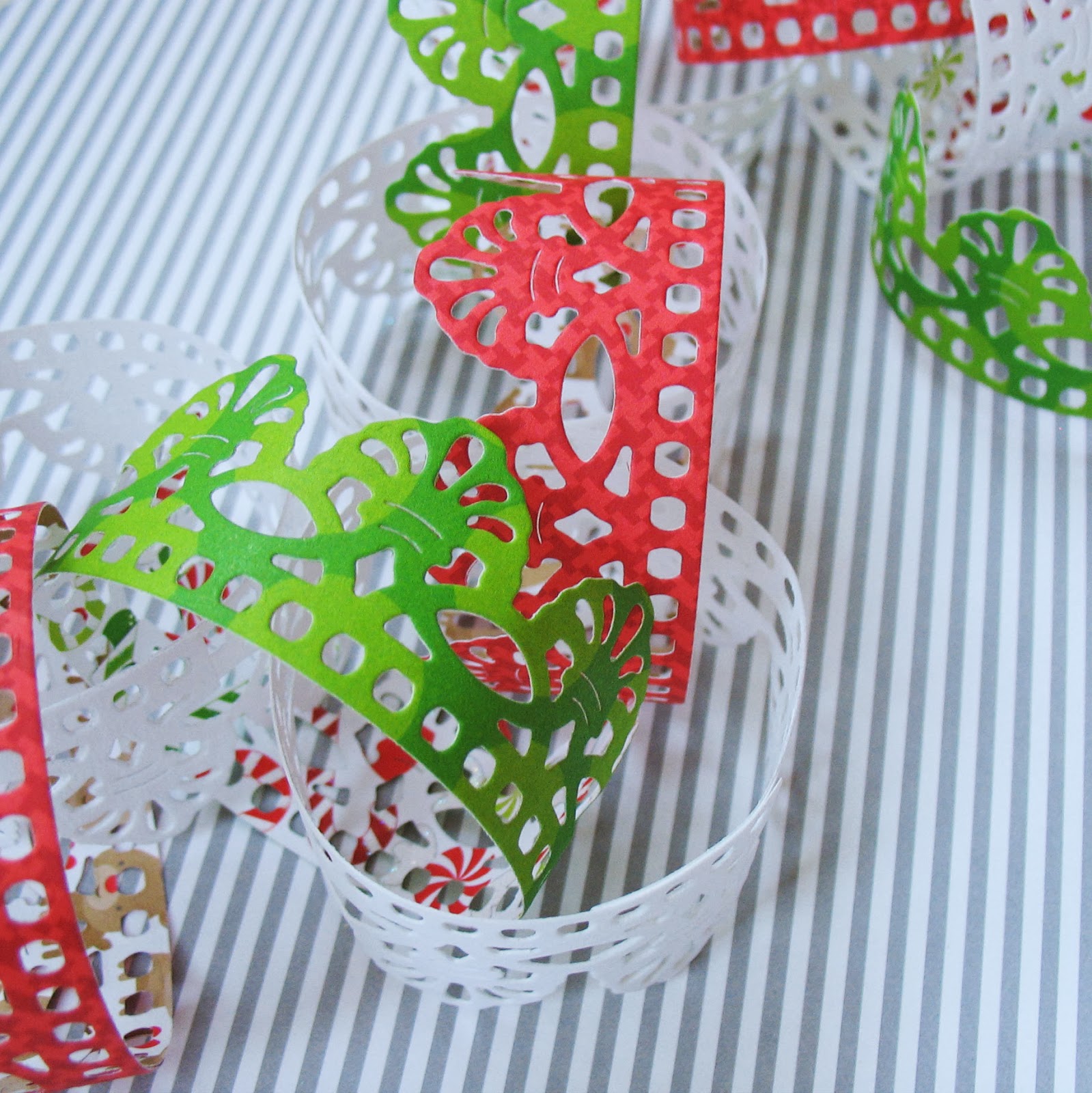 Card-Blanc by Kathy Martin: Paper Chains