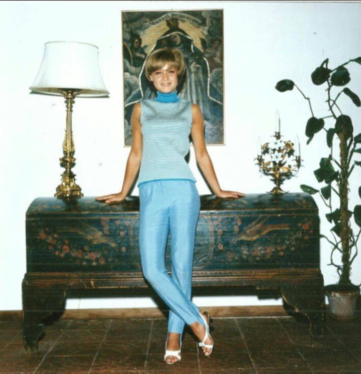 Años 60 a 80. Actrices y cantantes españolas: Marisol/Pepa Flores