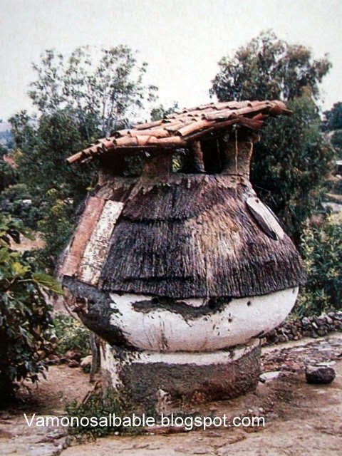 El Bable: El cuexcomate, posible origen del silo de forma cónica.