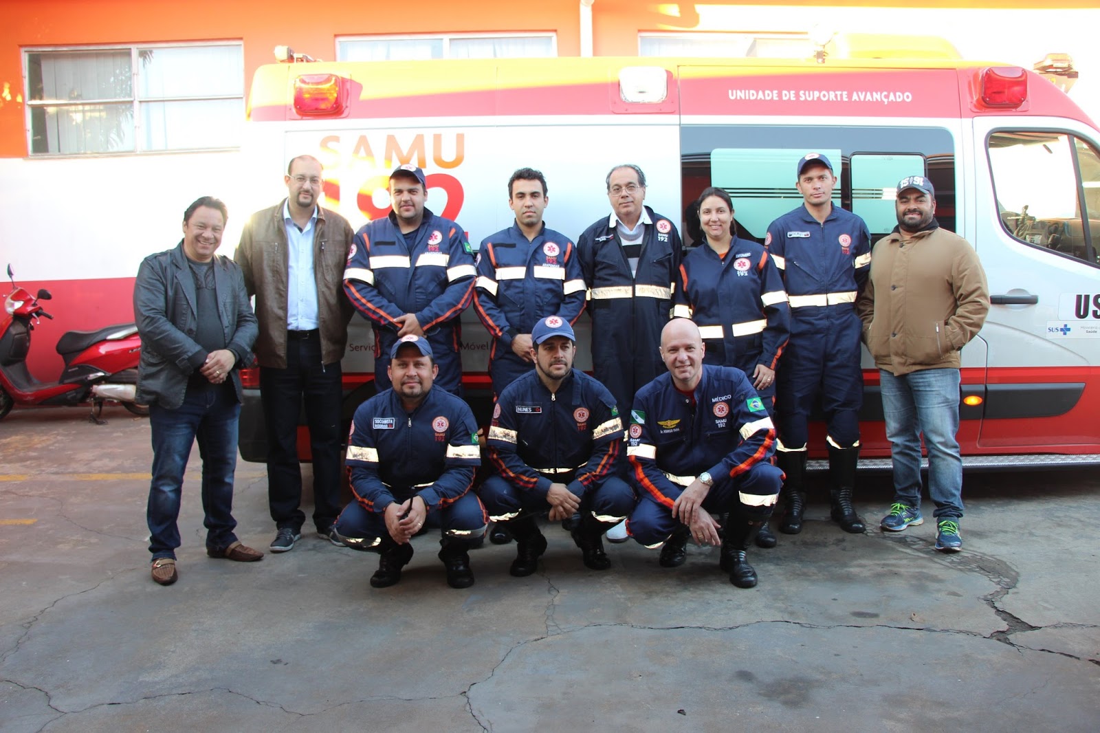 ARAPONGAS | SAMU | Secretaria de Saúde entrega novos uniformes para ...