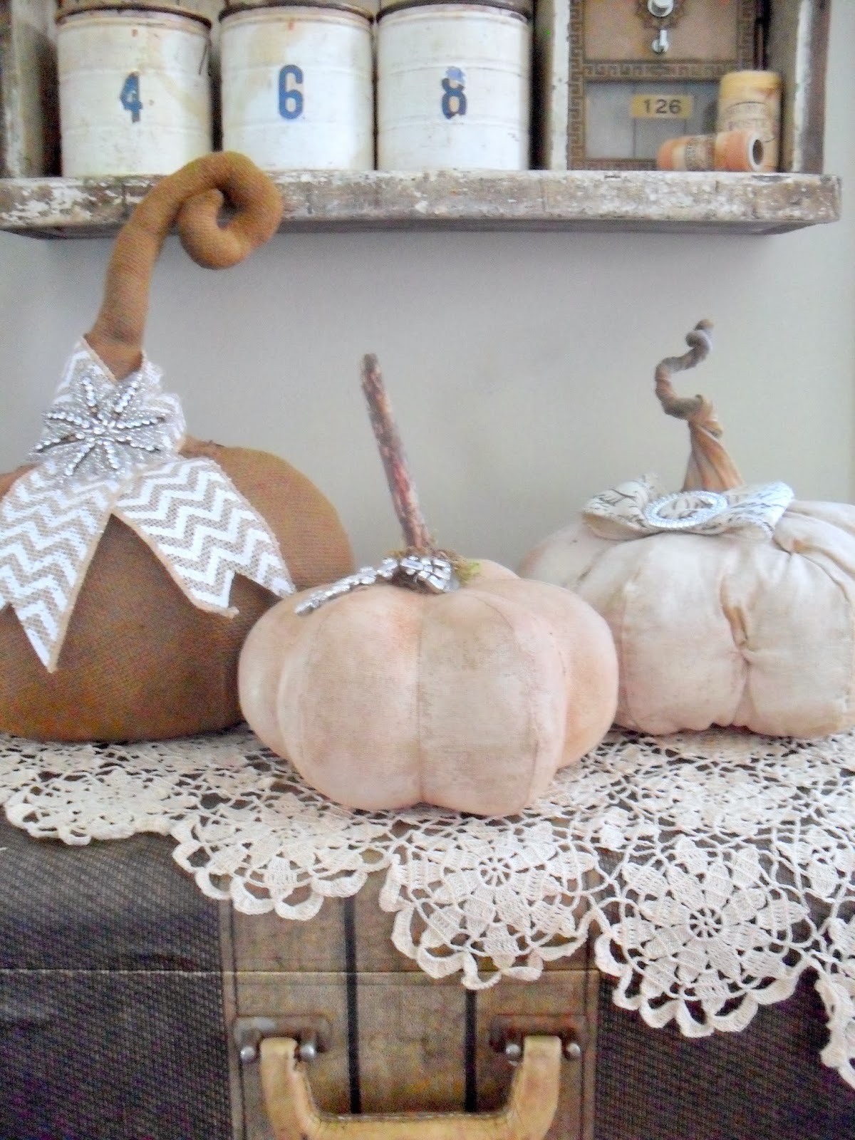 must love junk: Goodbye Pumpkins, Hello Birdcage
