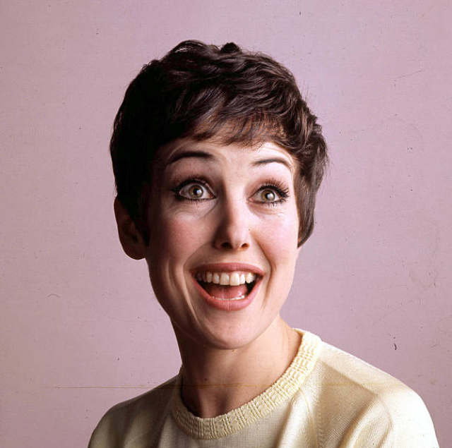 25 Vintage Portraits of a Young and Beautiful Una Stubbs From Between ...