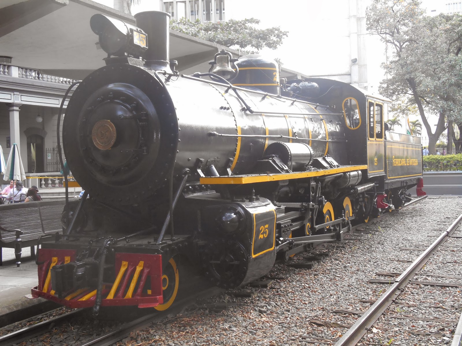 Esculturas de Colombia: Centro Administrativo de la Alpujarra