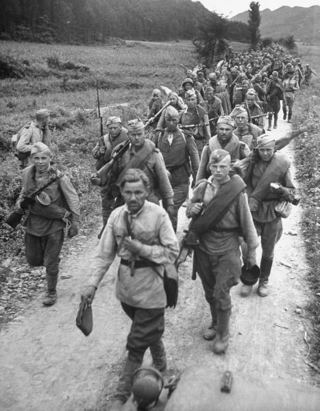 Gusts Of Popular Feeling: Photos of post-liberation Korea