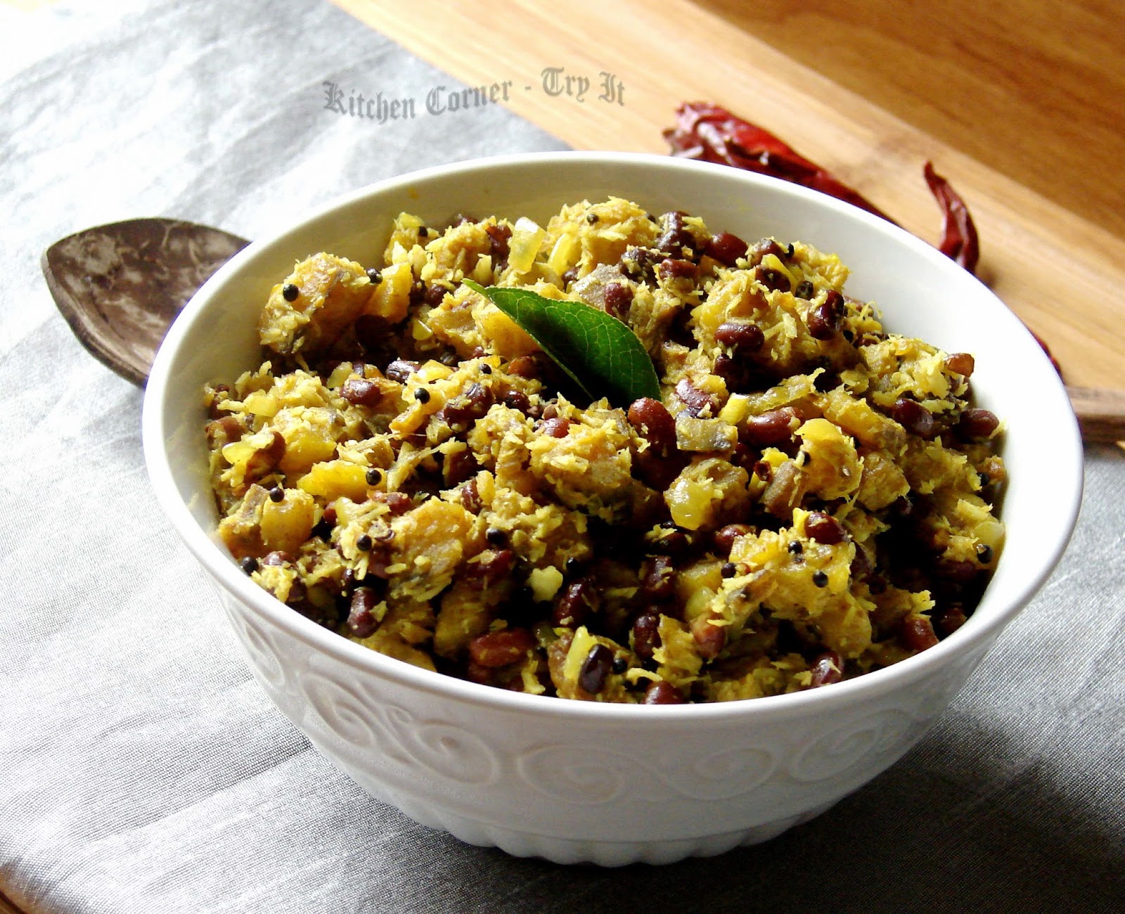 Ethakka /Plantain and Vanpayar/Red beans Thoran