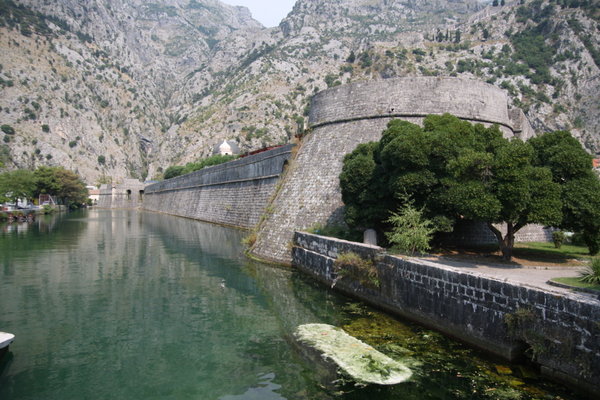 Tak Disangka, Kota Kotor ini Menjadi Destinasi Wisata Terbaik Dunia ...