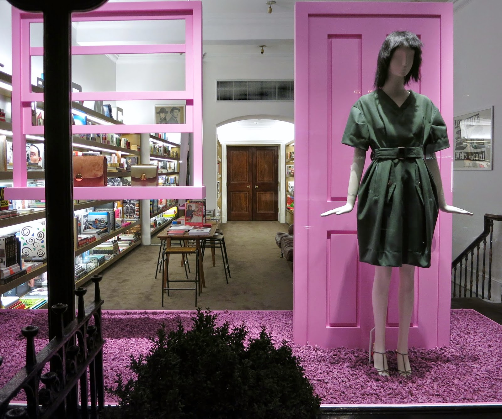 RetailStoreWindows.com: Marc Jacobs, London