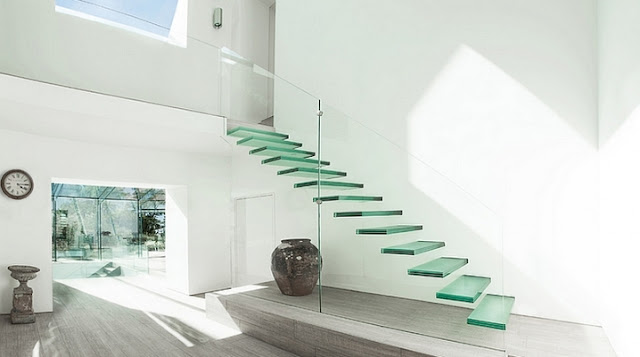 Ideas for integrating a glass ladder into your home - Lady's Houses