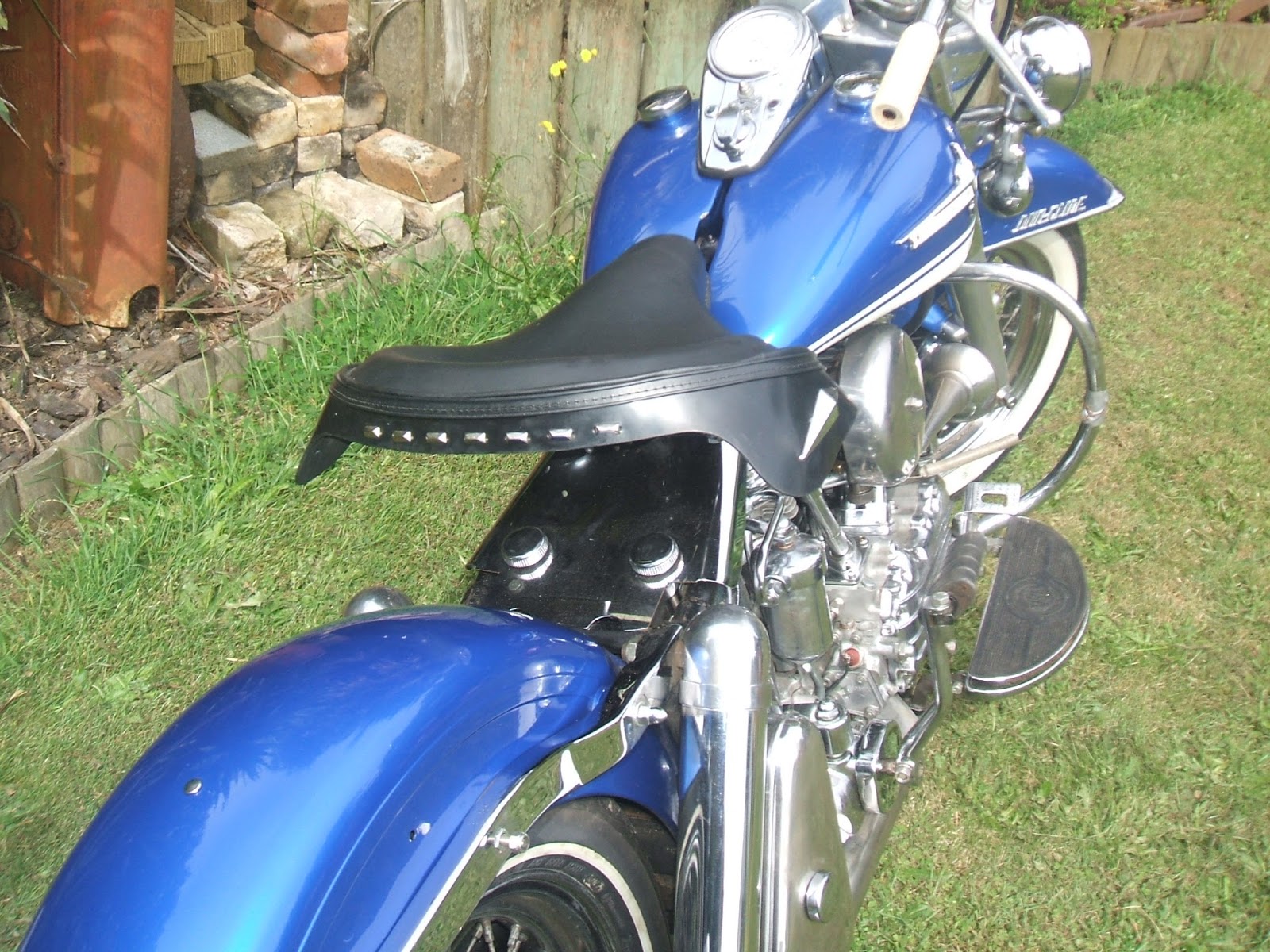 Harley Davidson Panhead : Deluxe seat, number plate, misc