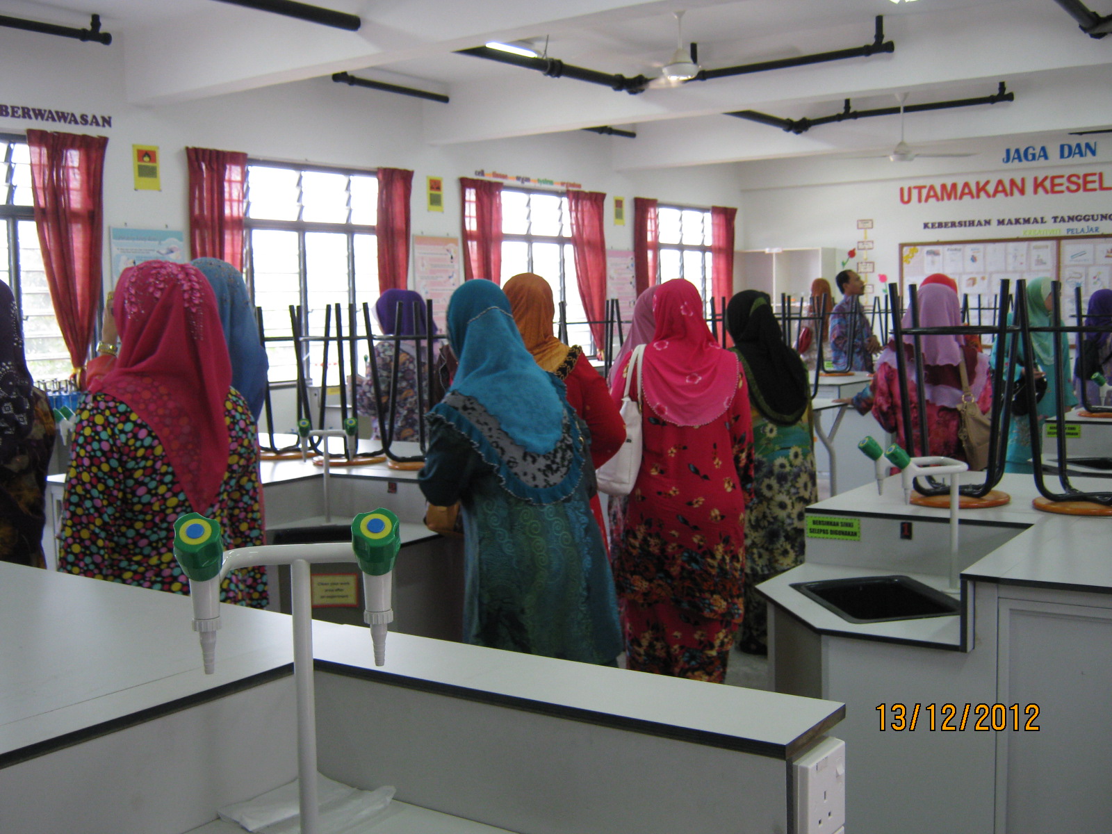 Makmal Sains Sekolah: LAWATAN PENANDA ARAS PEMBANTU MAKMAL C17 DAN C22 ...