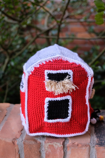 meo my crochet: Crocheted Barn for Beckett