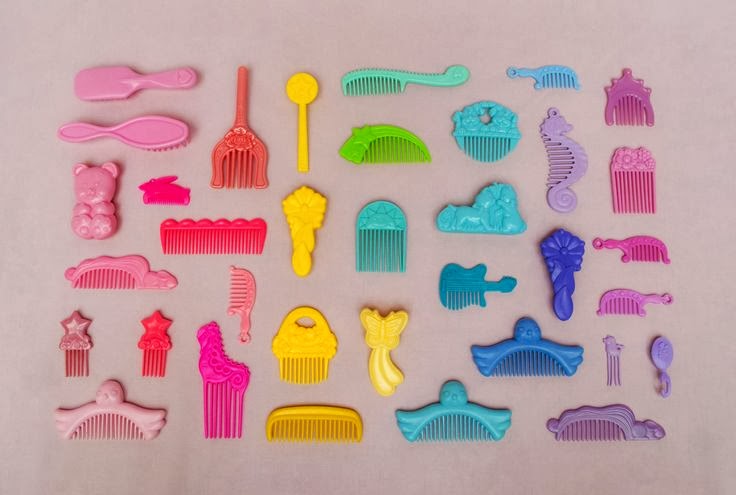The Colorful White: Colorful Toy Combs
