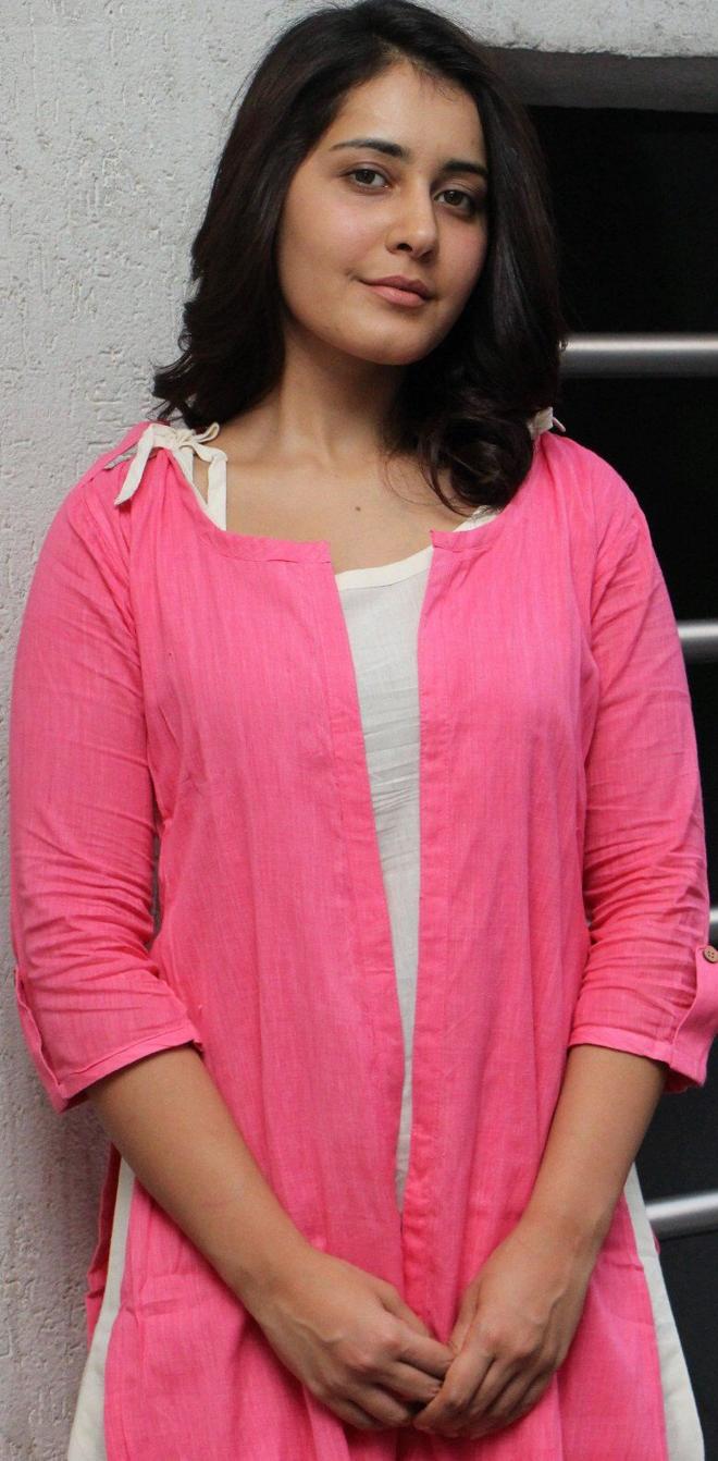 Rashi Khanna Without Makeup Face In Pink Dress Rashi Khanna