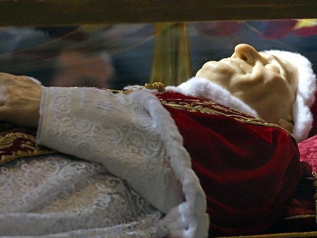 HISTÓRIA : Veja alguns políticos e religiosos que foram embalsamados