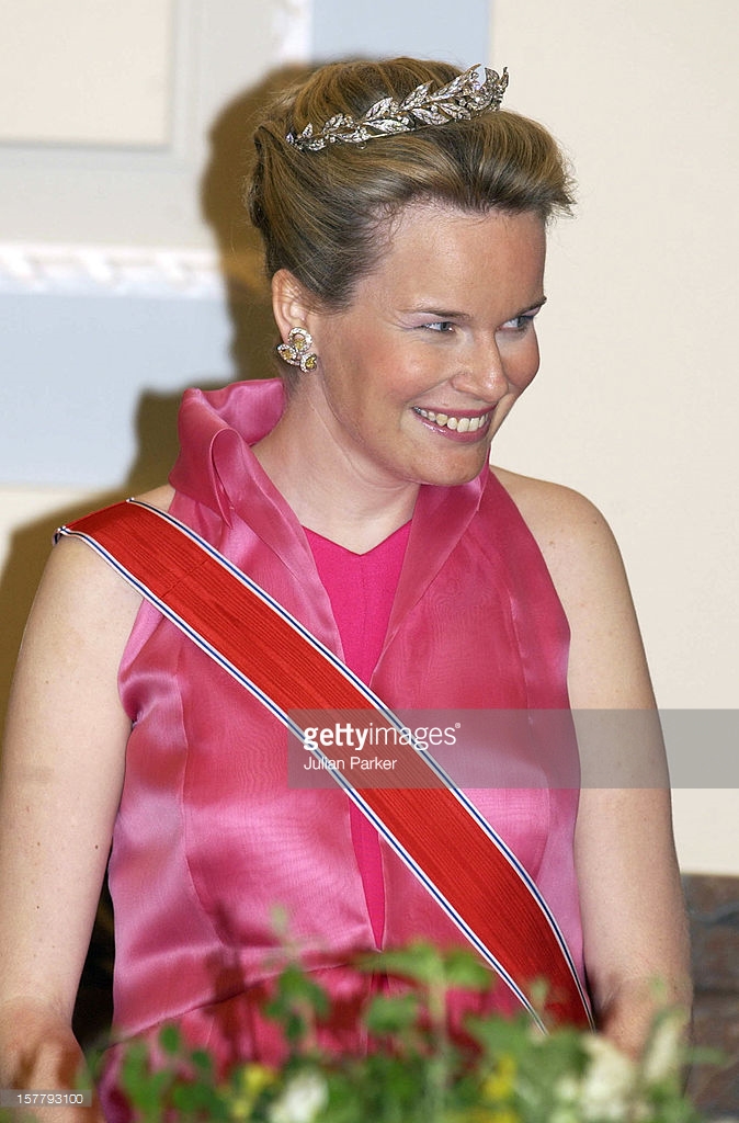 Queen Mathilde: Jewels: Diamond E Earrings