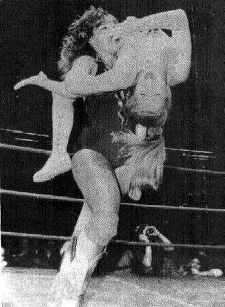 Womens Pro Wrestling: Wendi Richter vs Velvet McIntyre - Womens Wrestling Womens Pro Wrestling: Wendi Richter vs Velvet McIntyre - Womens Wrestling