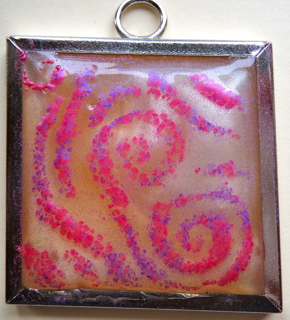 Creative Expressions: Embossing UTEE in a Memory Frame