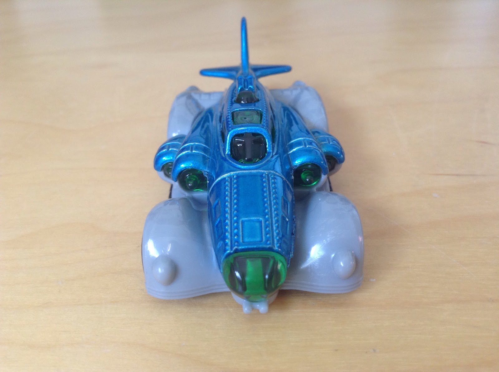 JULIAN'S HOT WHEELS BLOG: Fast Fortress (2015 Sky Show)