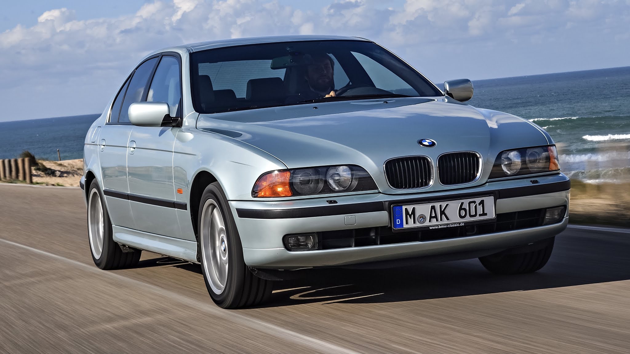 Recall por airbags Takata para los BMW Serie 3 (E46), Serie 5 (E39), y ...