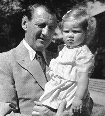 Η ΕΛΛΗΝΙΚΗ ΒΑΣΙΛΙΚΗ ΟΙΚΟΓΕΝΕΙΑ/THE GREEK ROYAL FAMILY: ΒΑΣΙΛΙΣΣΑ ΑΝΝΑ-ΜΑΡΙΑ