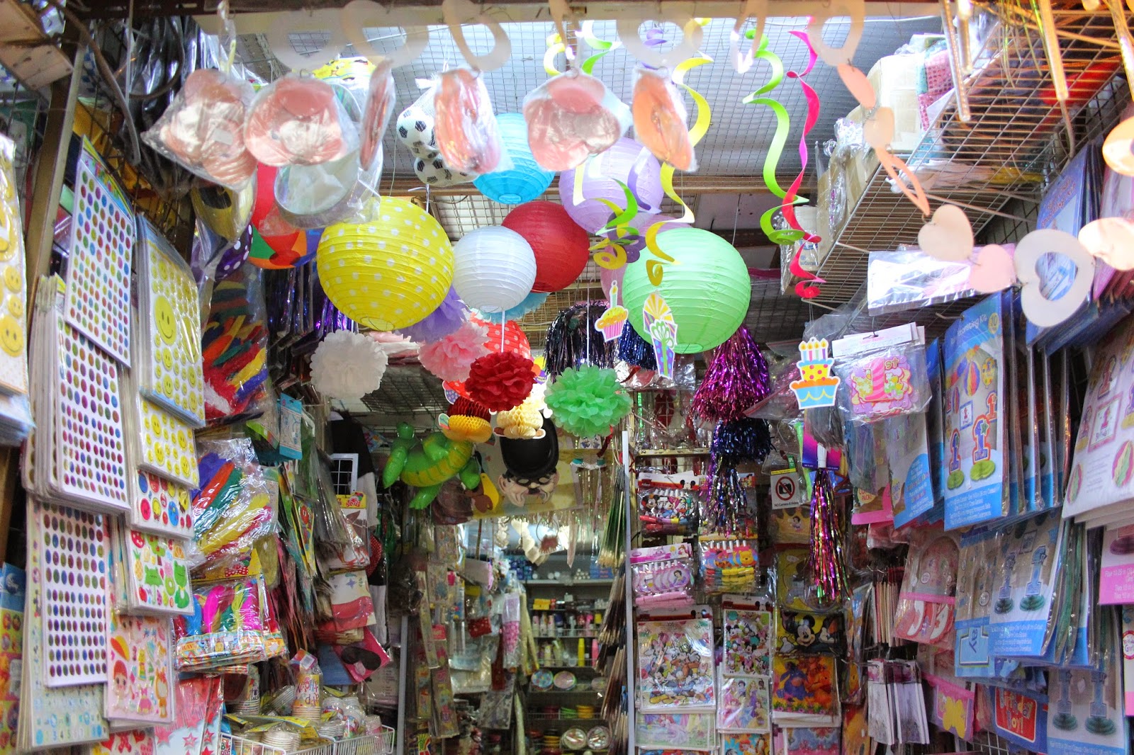Party supplies, decorations, materials, photoshoot props and more ...