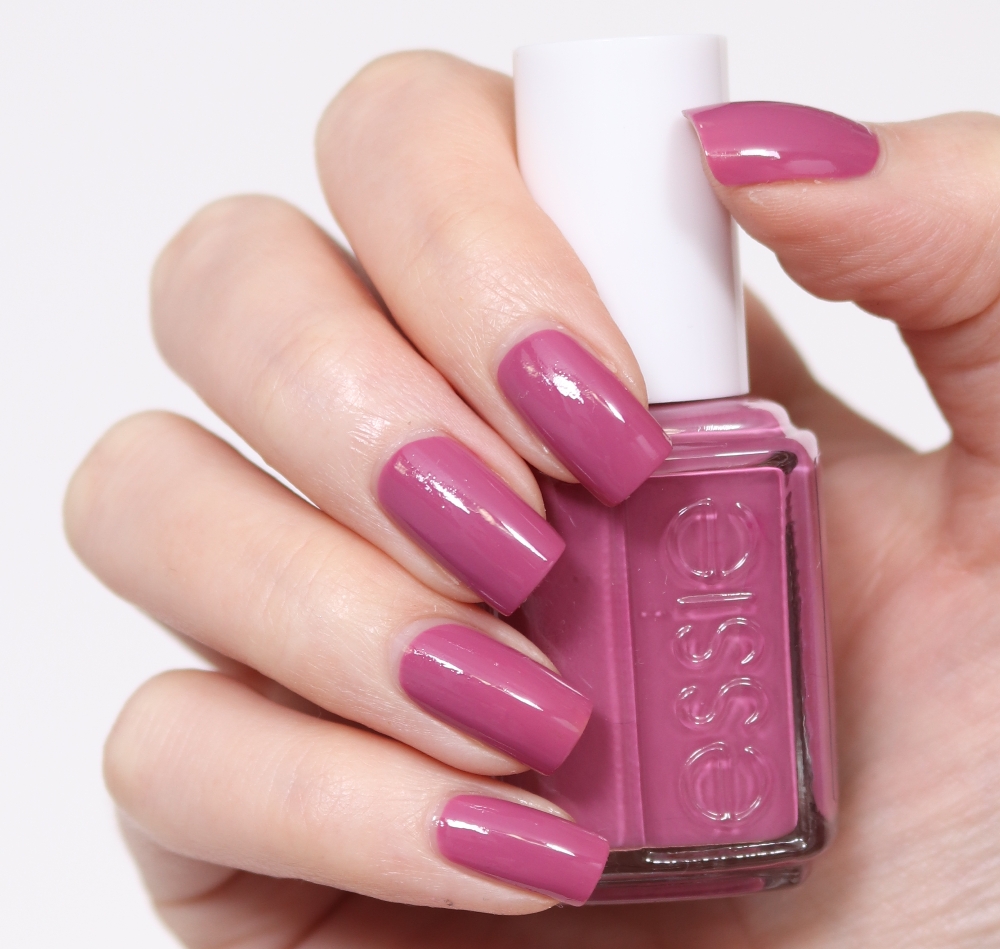 MacKarrie Beauty Style Blog: Essie Treat Love & Color Mauve-tivation