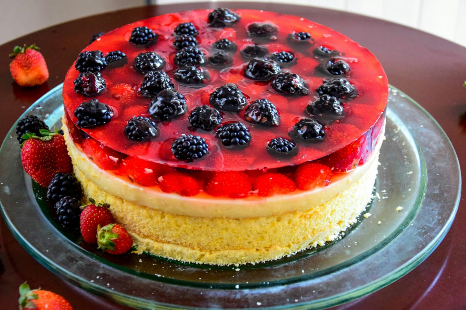 kiras_bakery: Klassische Obsttorte/ Obsttorte mit Erdbeeren und Brombeeren