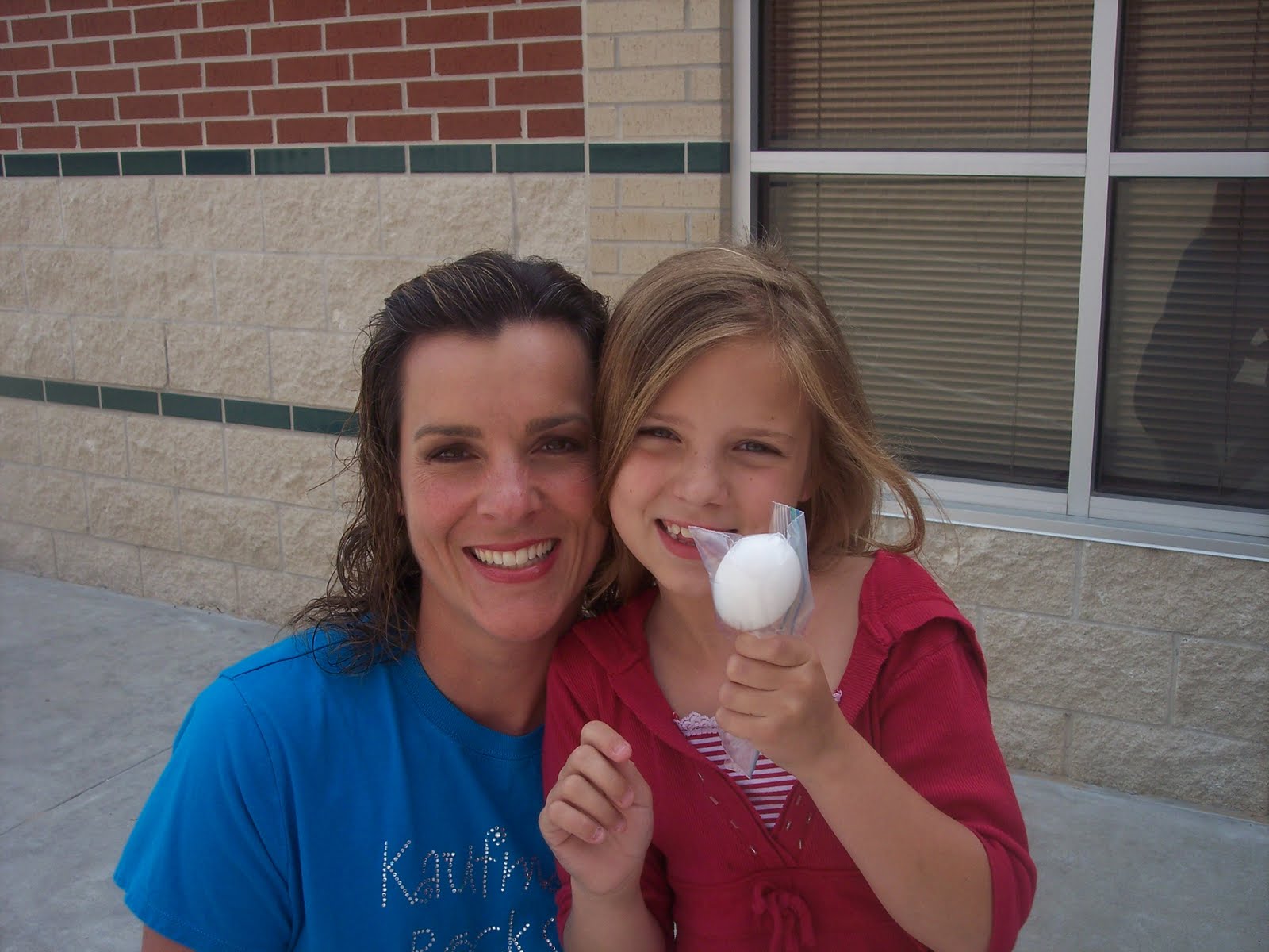 Mrs. Shaw's 2nd Grade Class : Humpty Dumpty Egg Drop Experiment!