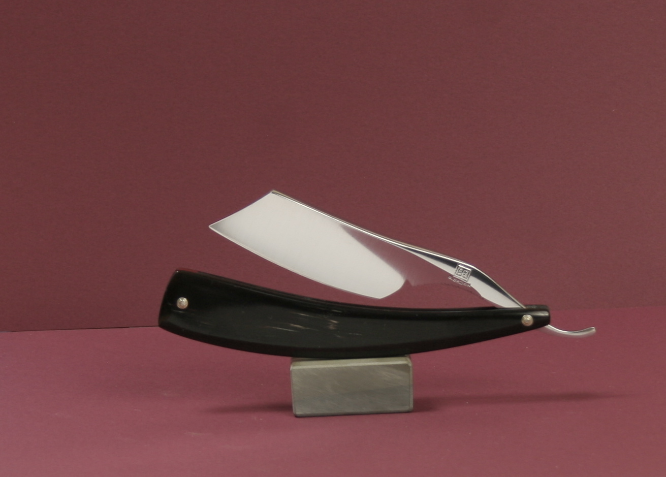 A Razors Tale: Custom Straight Razors