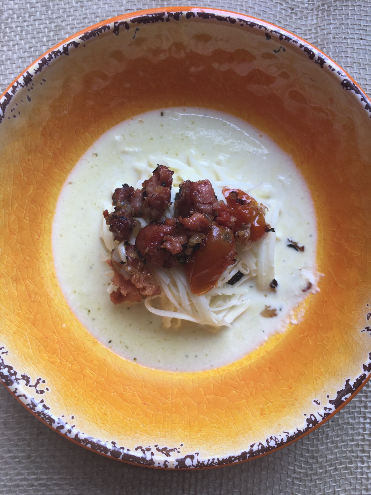 Comidas & Rumos: ESPAGUETE PUPUNHA COM LINGUIÇA E FONDUTA DE QUEIJO