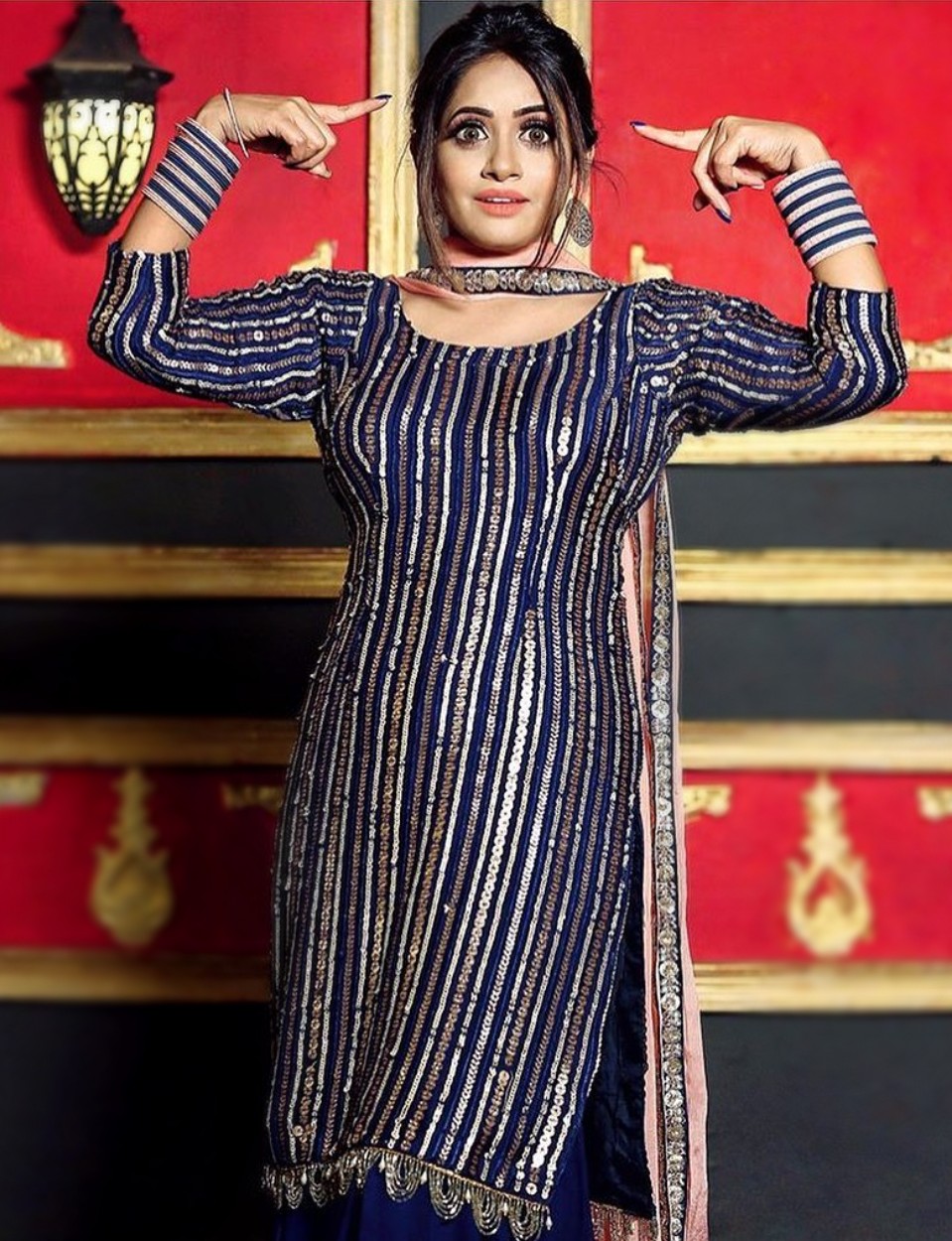 Trendy Suits Ideas For Jaggo / How To Choose Unique Punjabi Suit For ...