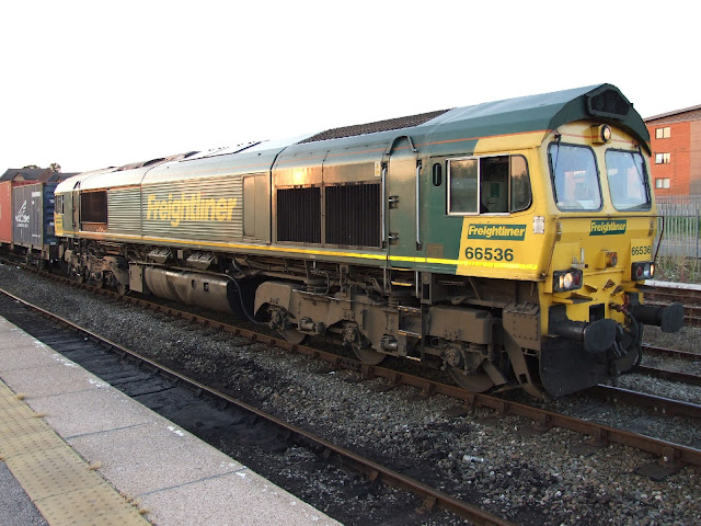 'Along These Tracks' Train Photos Site : Photo Freightliner UK Diesel ...