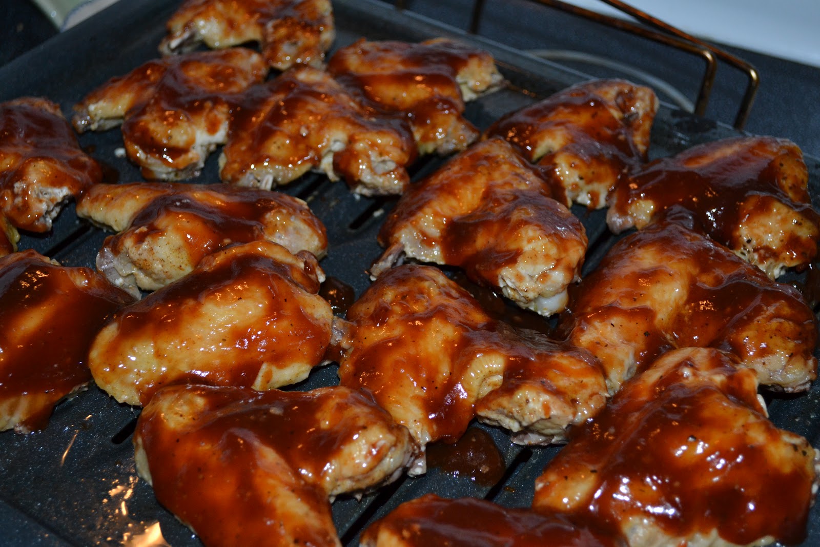Purple Tailgating Mama: Barbeque Chicken Wings (in the Slow Cooker)